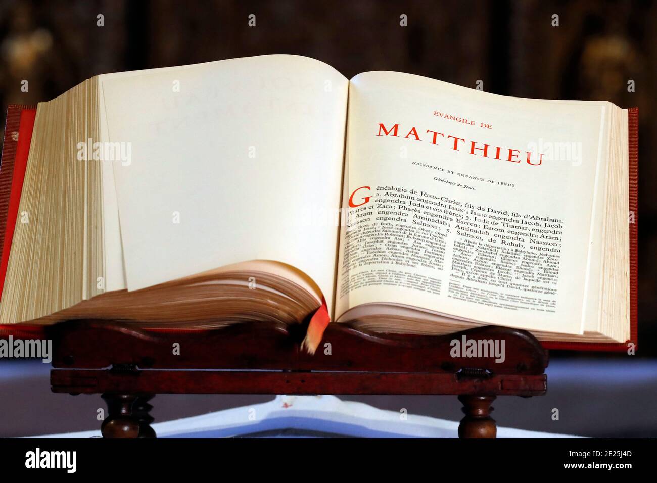 Bible open to matthew hi-res stock photography and images - Alamy