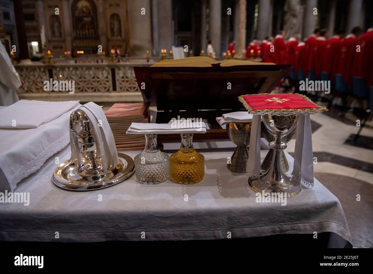 Holy Mass during the Monastero Wi-Fi event in Saint Paul Outside the ...