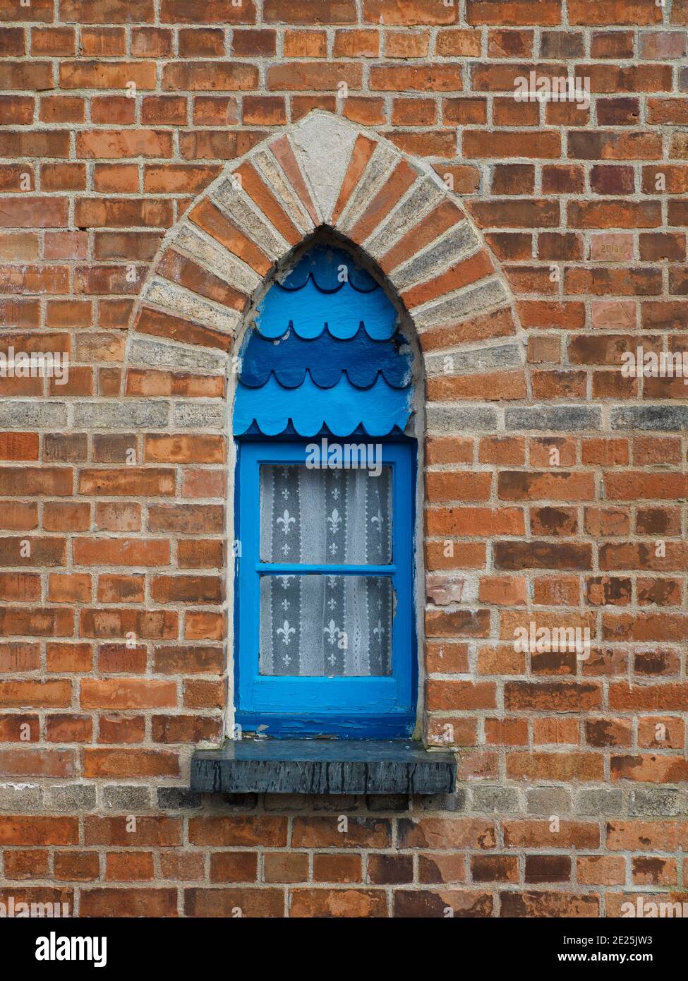 Victorian arched window hi-res stock photography and images - Alamy