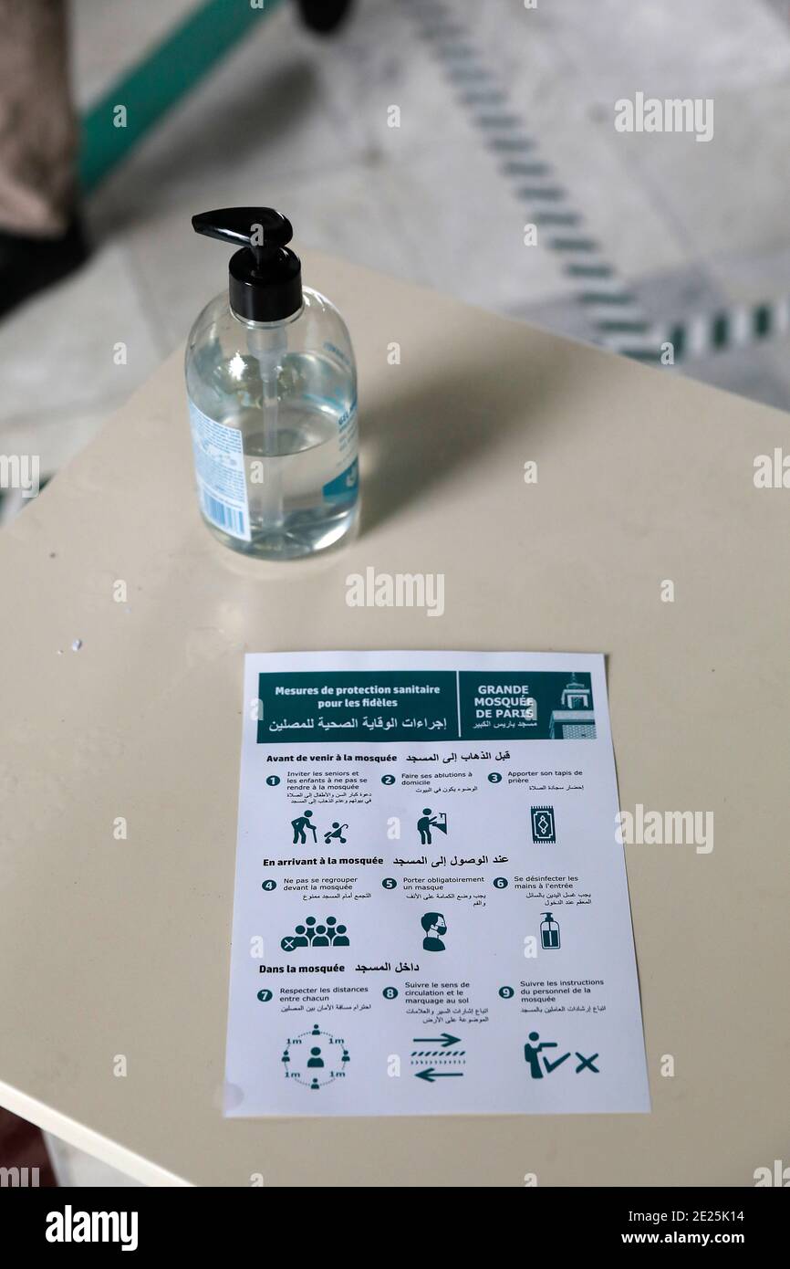 Sanitizing gel hi-res stock photography and images - Alamy