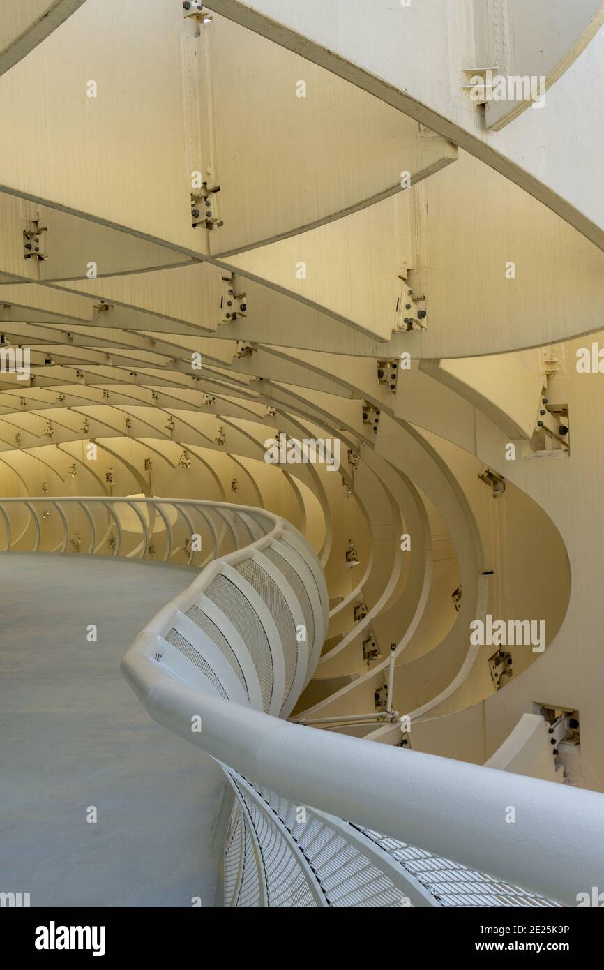 Curved wooden structure hi-res stock photography and images - Alamy