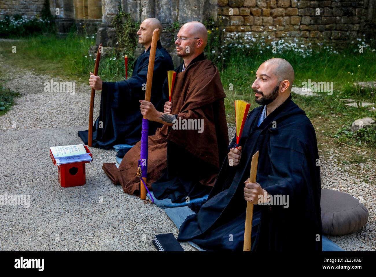 Monk ordination ceremony hi-res stock photography and images - Alamy