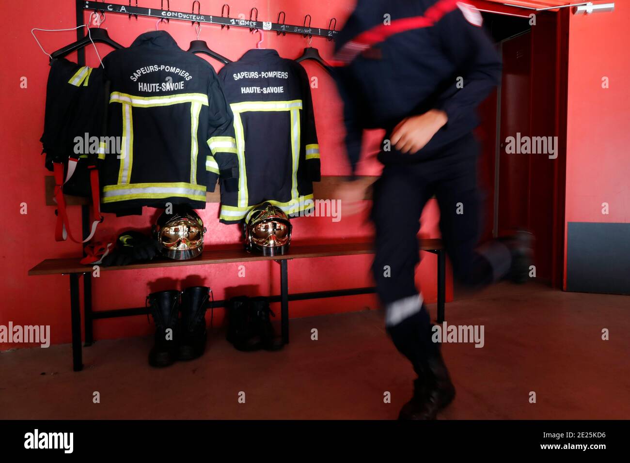 Sapeurs pompiers hi-res stock photography and images - Alamy