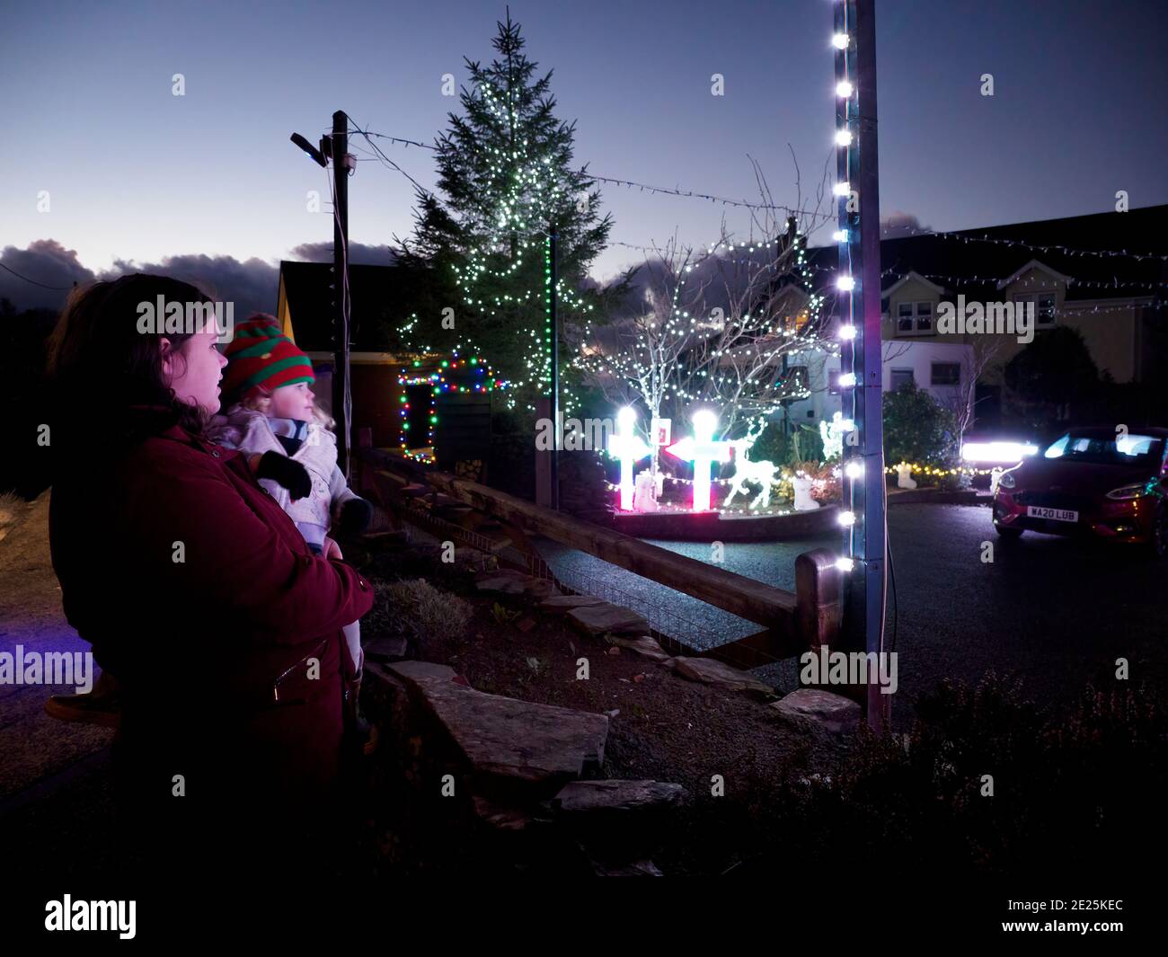 Christmas house lights outside england hi-res stock photography and ...