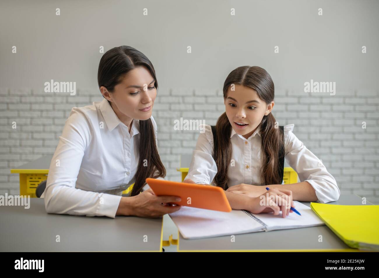 Surprised individual hi-res stock photography and images - Alamy