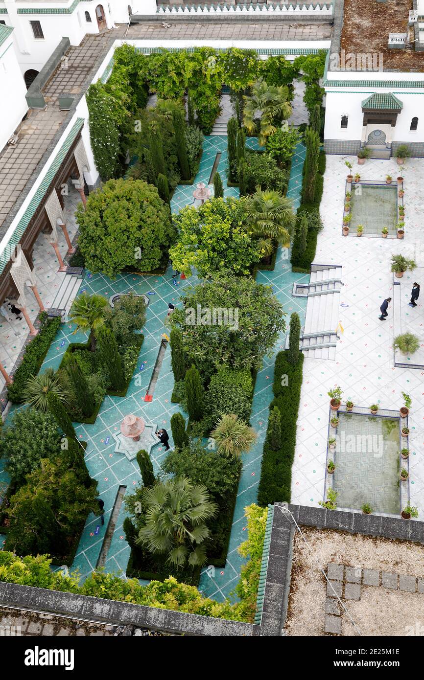 Courtyard of the Paris Great Mosque, France Stock Photo - Alamy