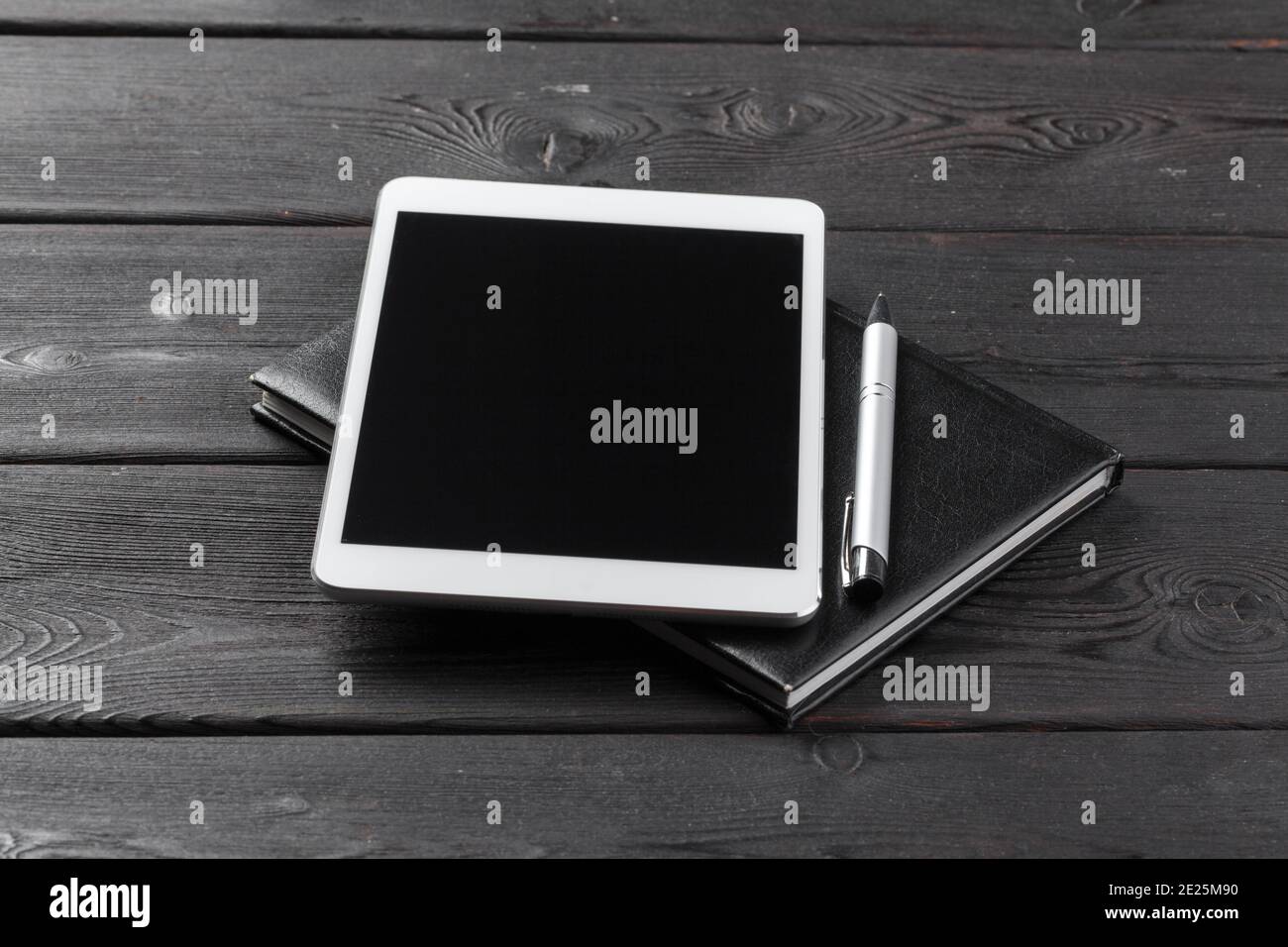 Laptop empty screen papers hi-res stock photography and images - Alamy