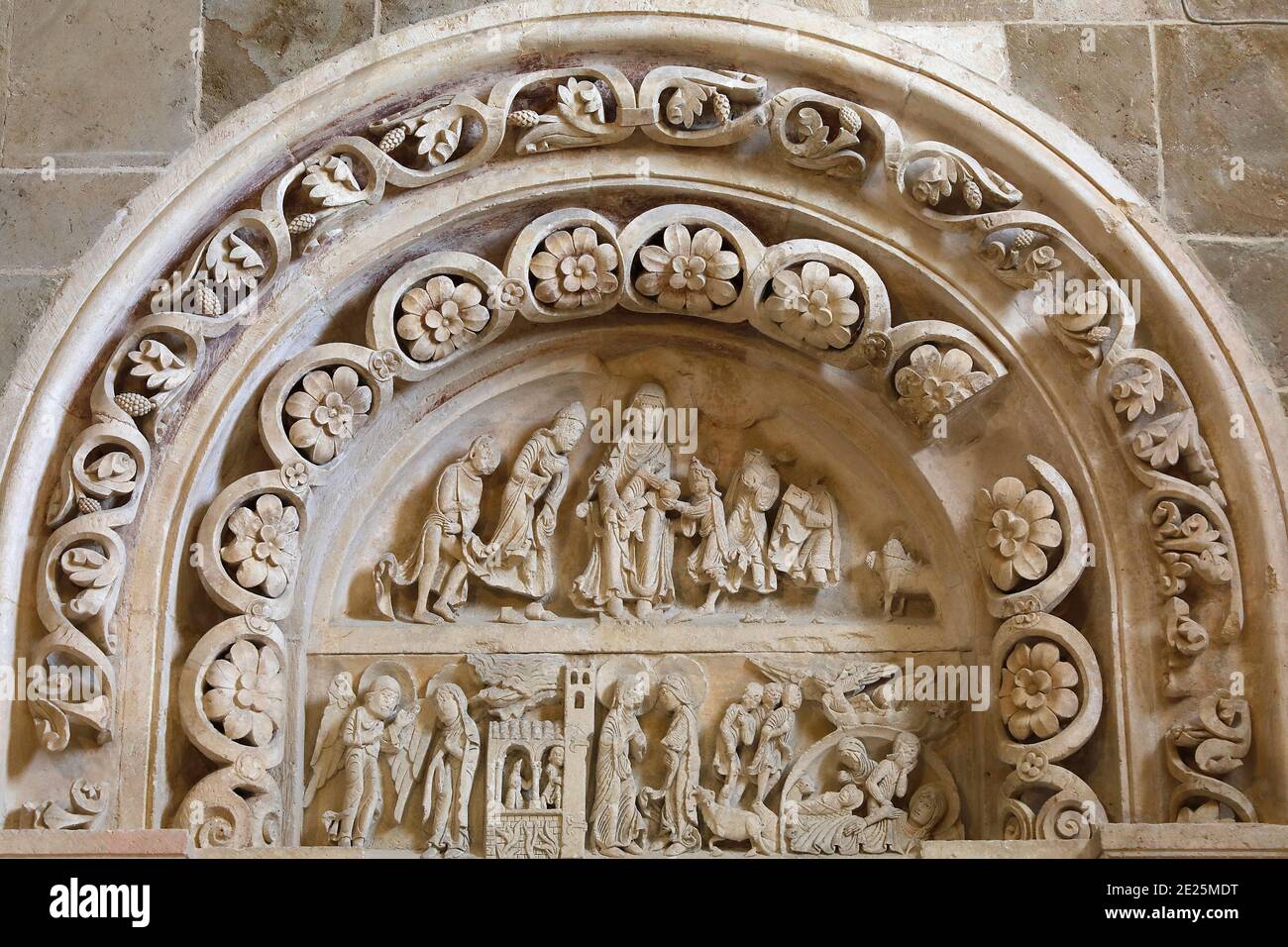 Tympanum vezelay hi-res stock photography and images - Alamy