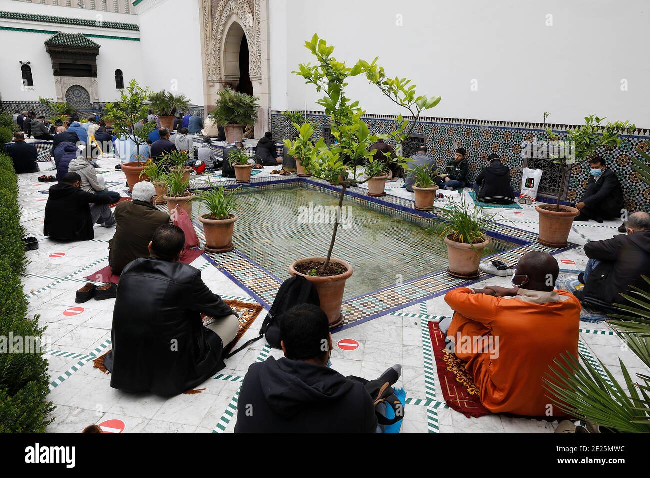 Prayer at the Paris Great Mosque, France Stock Photo - Alamy