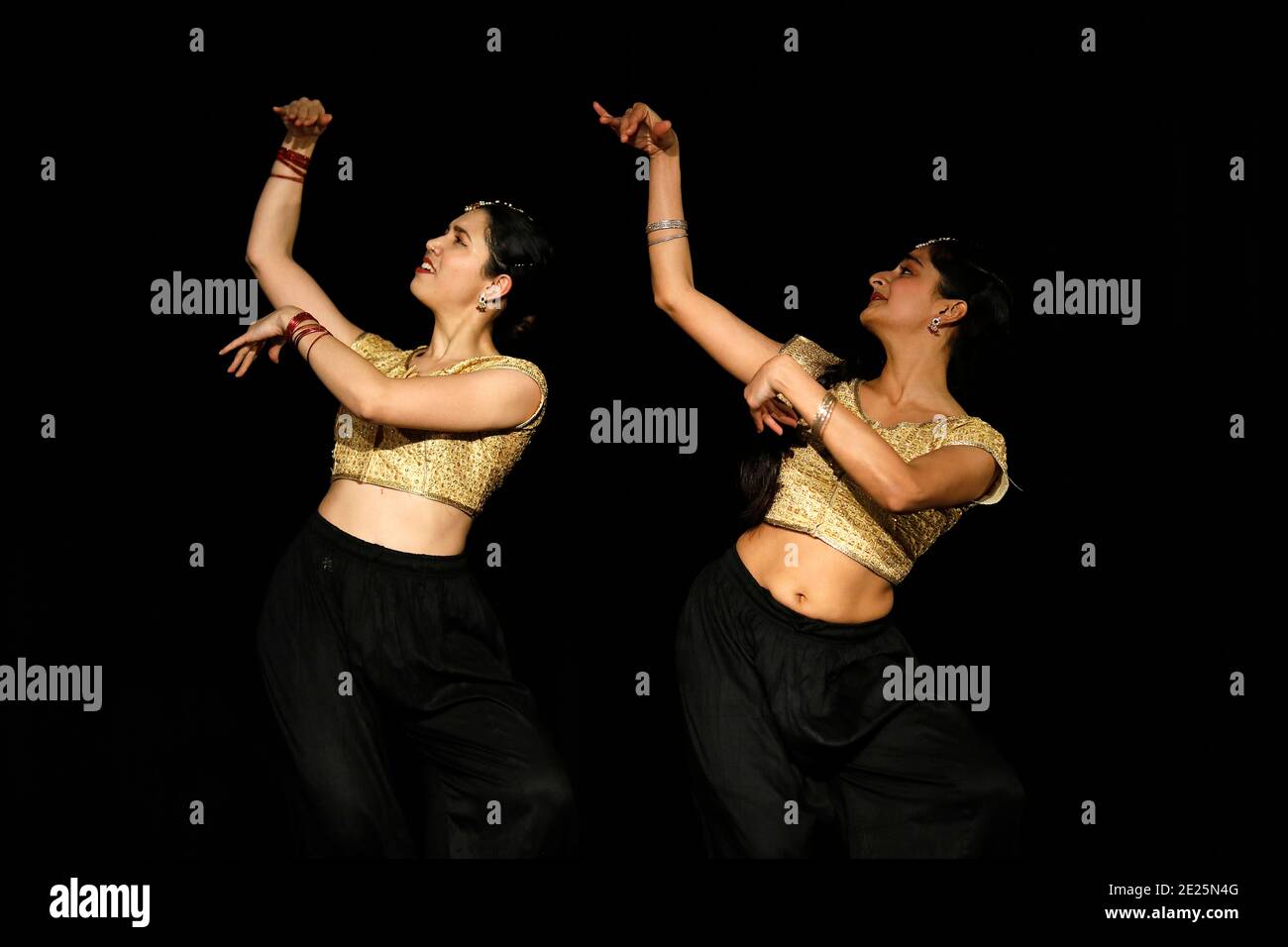 Dancing in paris hi-res stock photography and images - Alamy