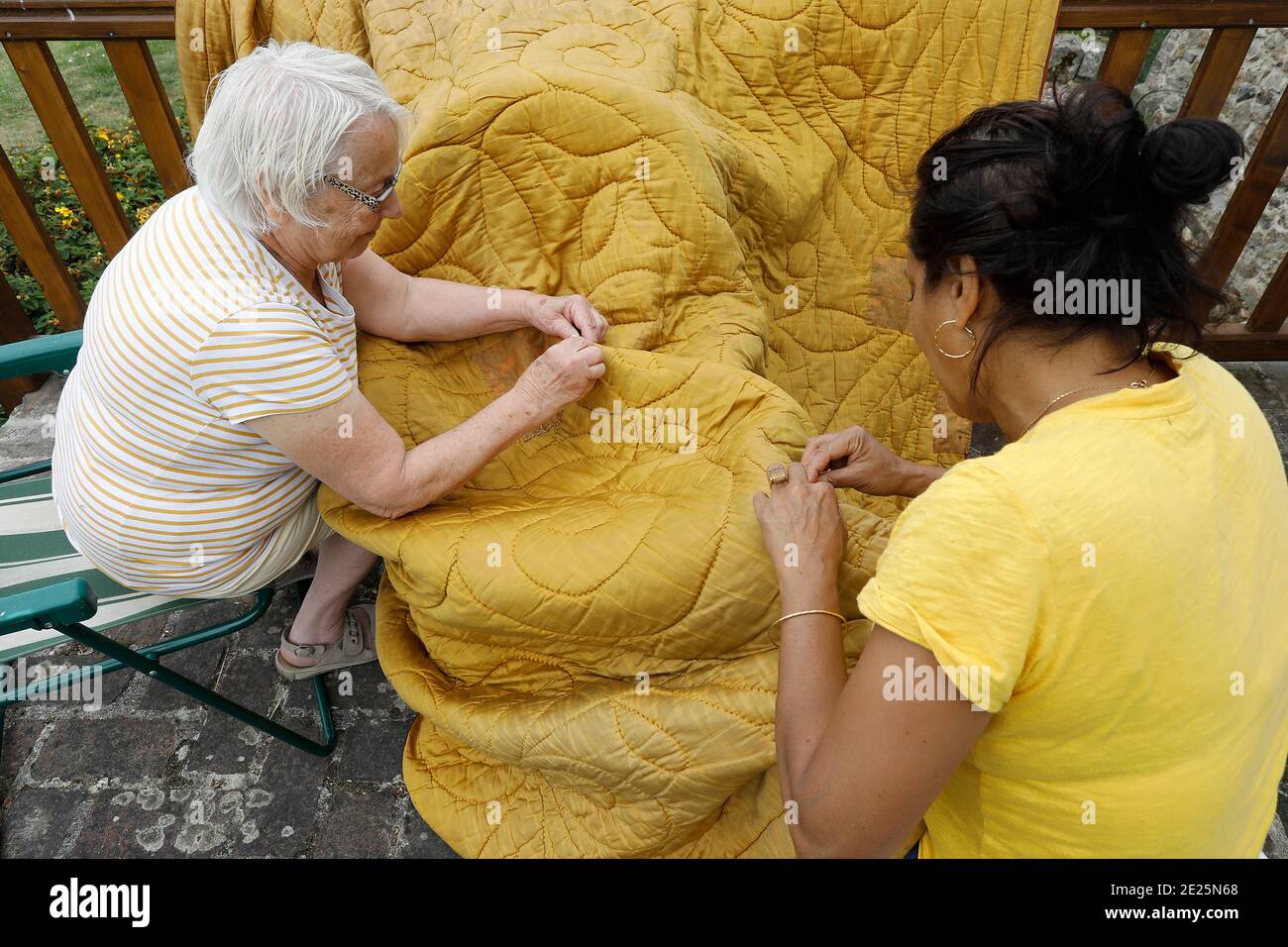 Woman sewing a blanket hi-res stock photography and images - Alamy