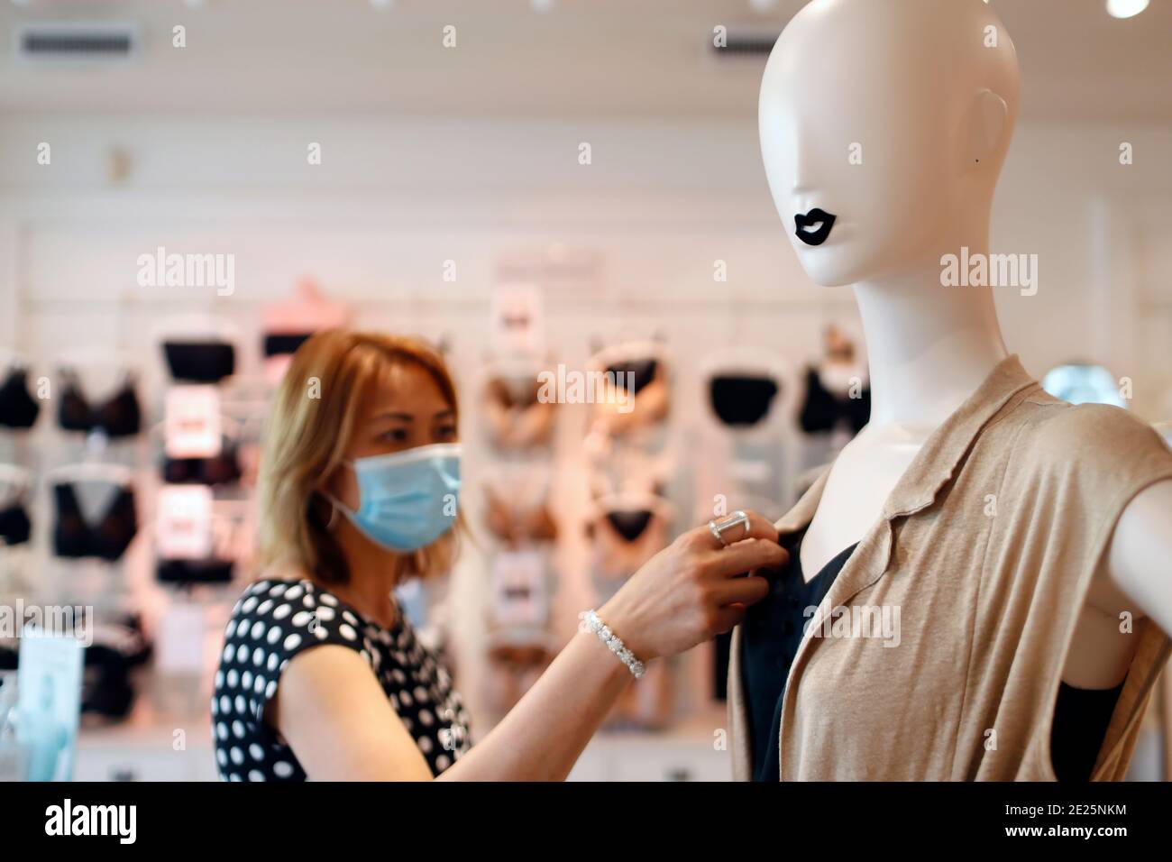 Chirurgical clothes hi-res stock photography and images - Alamy