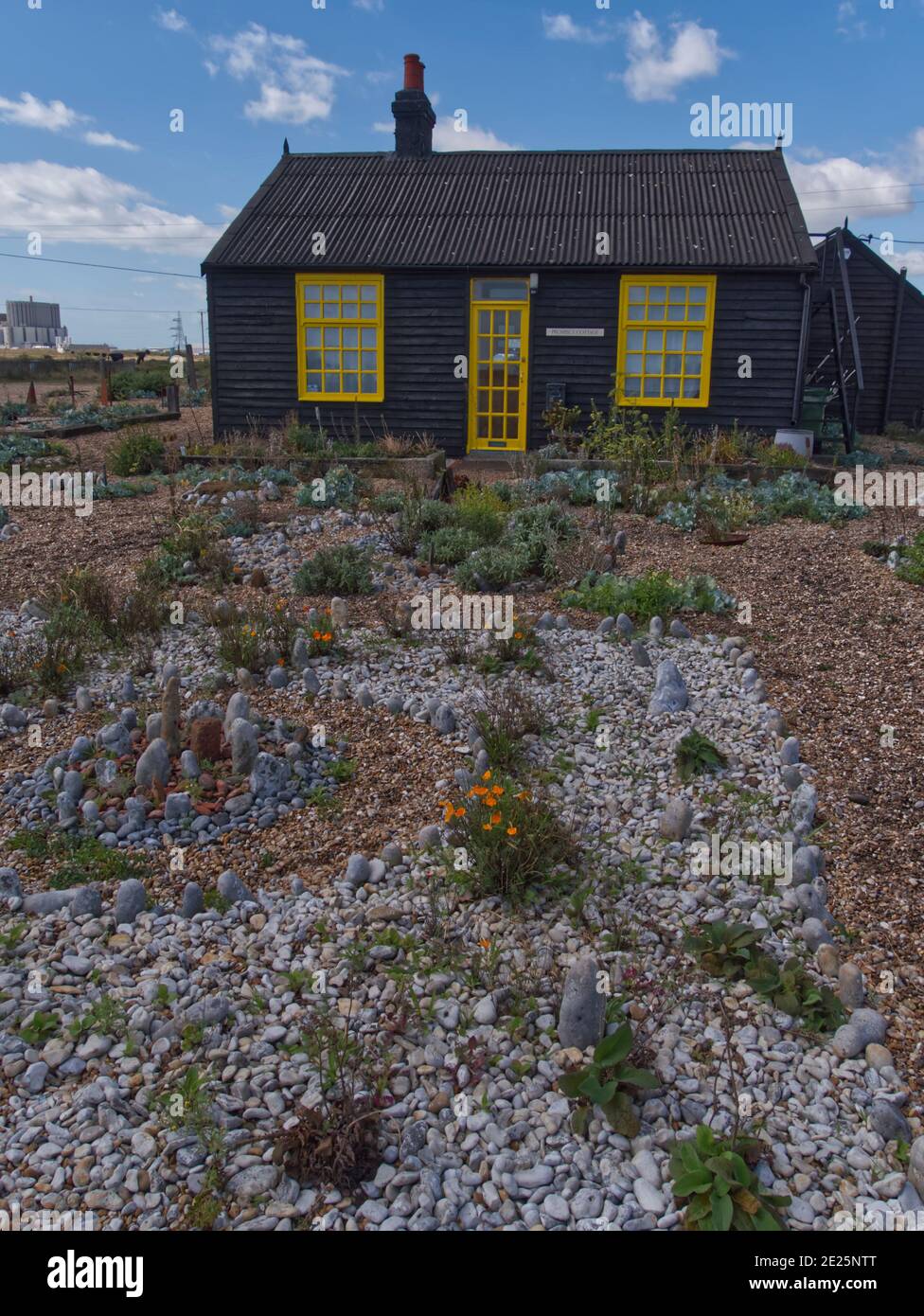Modern house dungeness beach hi-res stock photography and images - Alamy