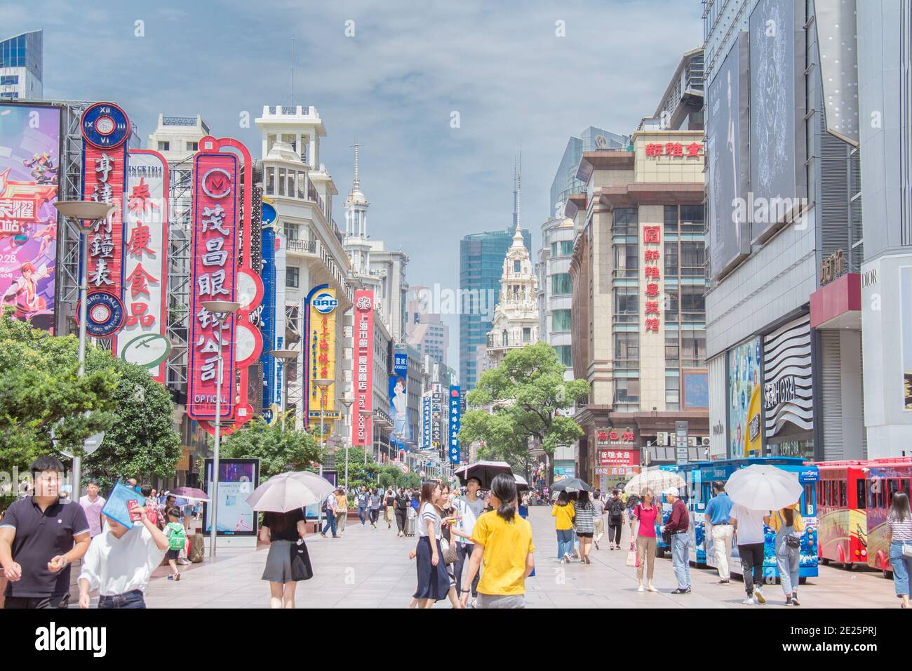 Shanghai shopping street hi-res stock photography and images - Alamy