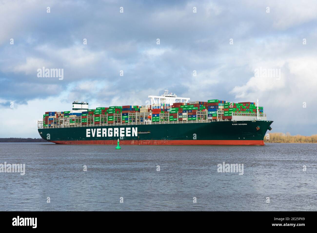Evergreen container ship hi-res stock photography and images - Alamy