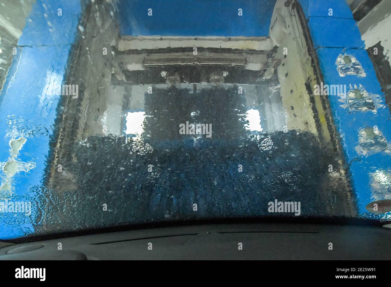 Kfz waschanlage hi-res stock photography and images - Alamy