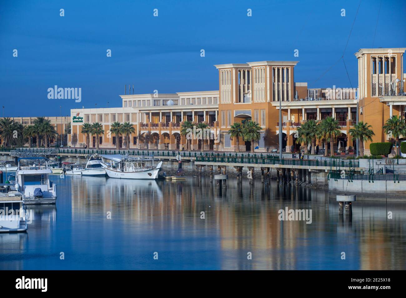 Sharq mall hi-res stock photography and images - Alamy