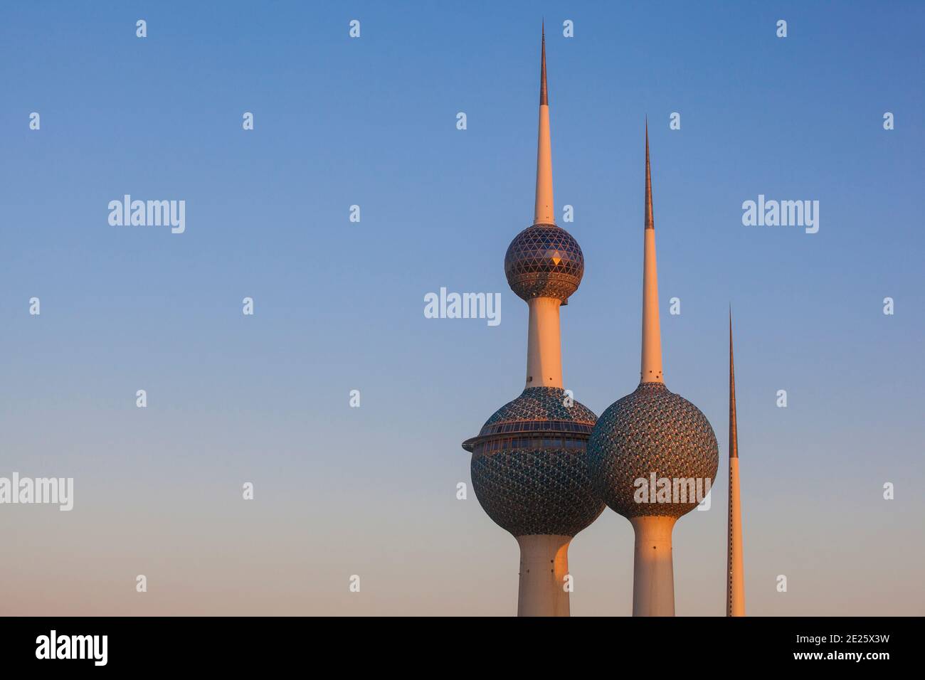 Kuwait iconic tower hi-res stock photography and images - Alamy