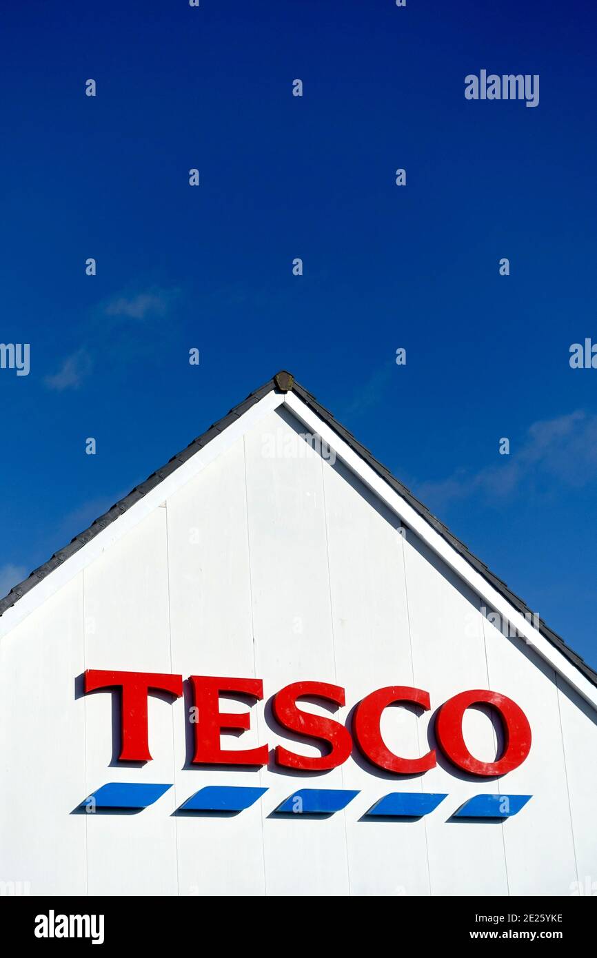 Tesco signage hi-res stock photography and images - Alamy
