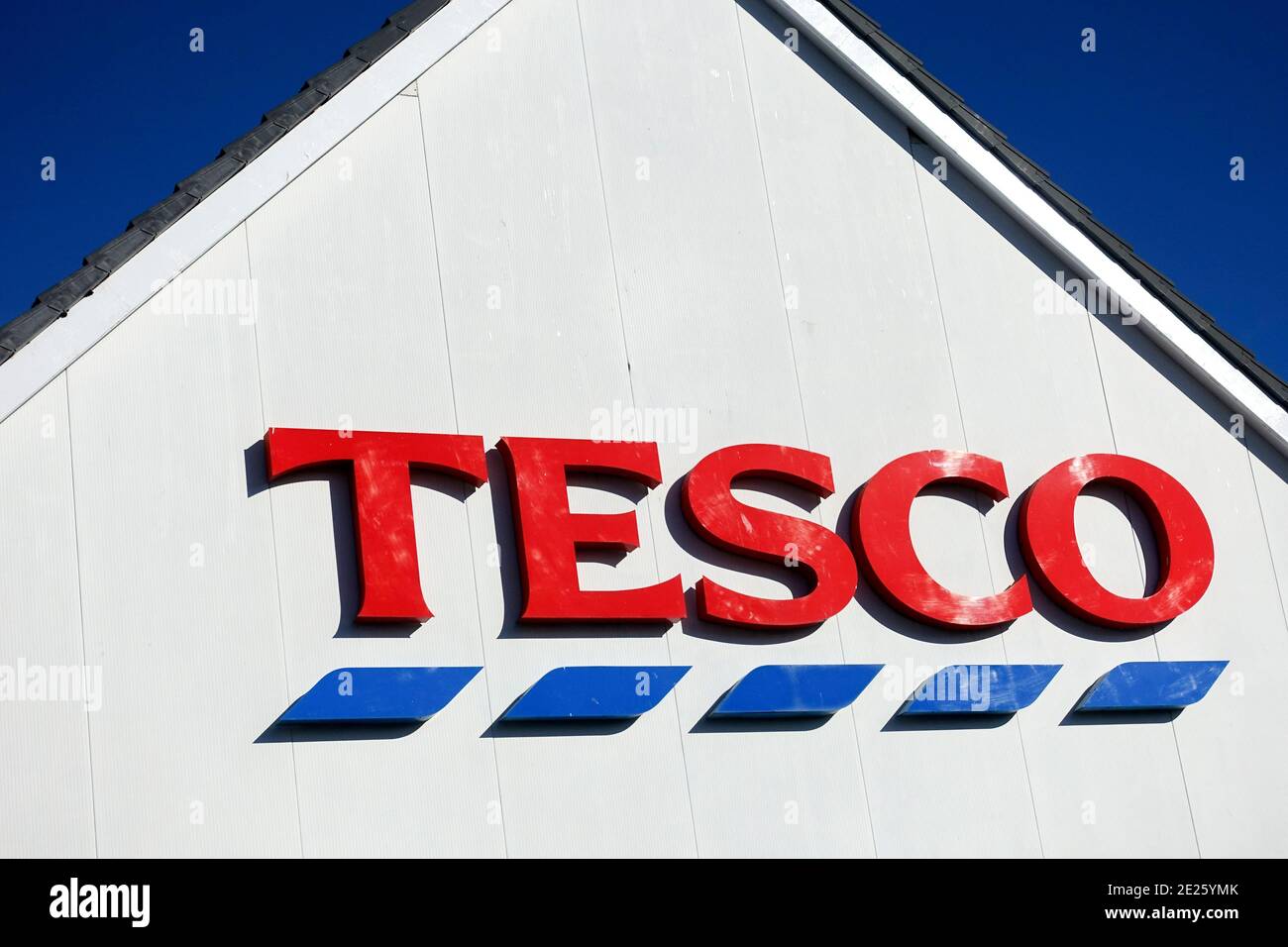 Tesco signage hi-res stock photography and images - Alamy