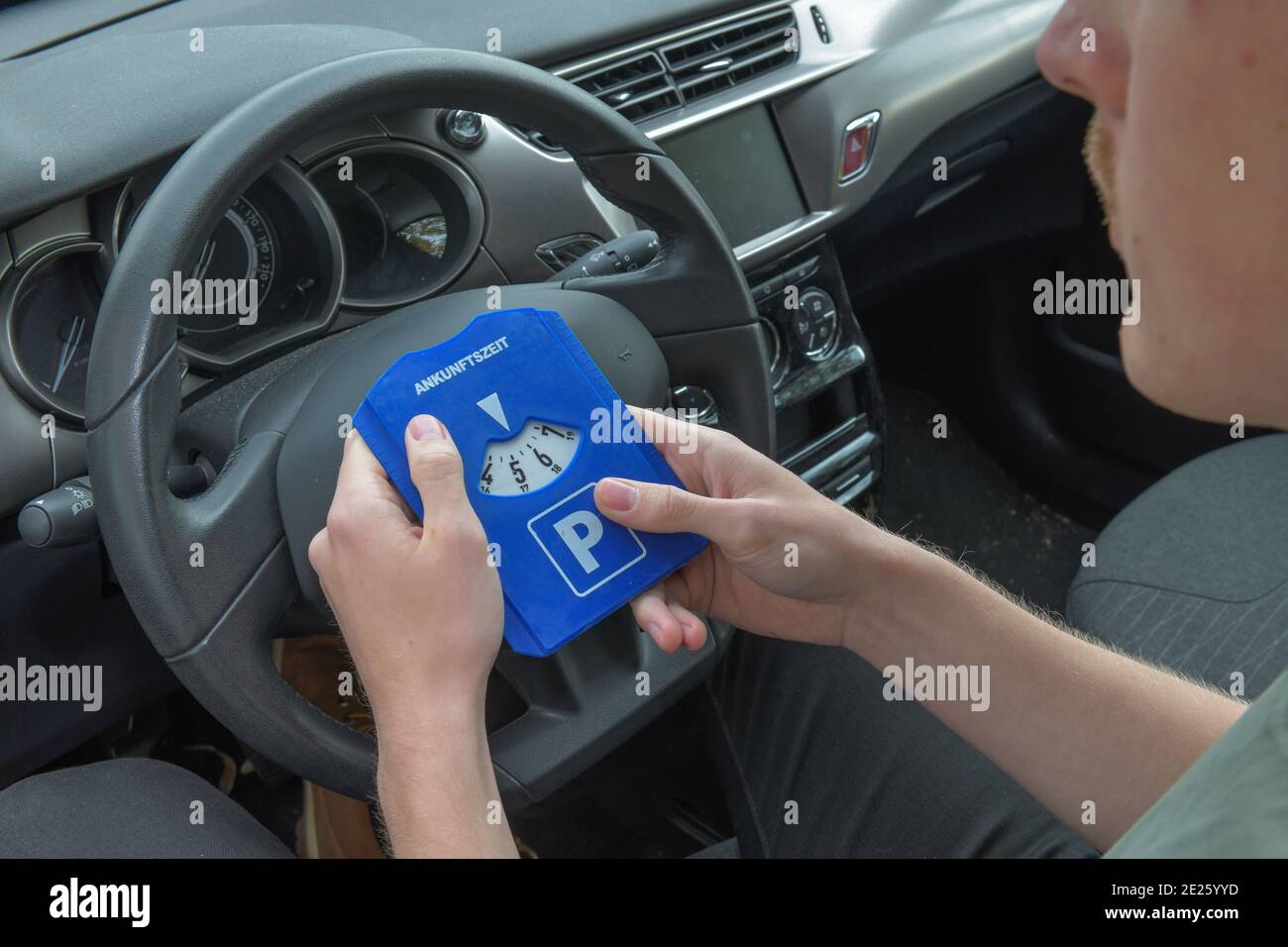 Auto scheibe hi-res stock photography and images - Alamy