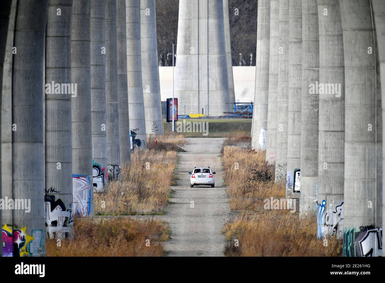 Car traffic on concrete bridge hi-res stock photography and images - Alamy