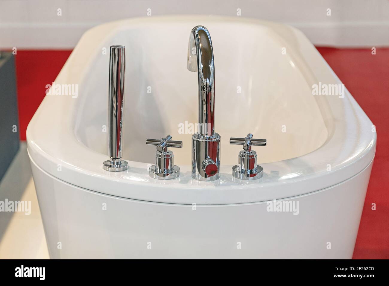 Standalone bathtub hi-res stock photography and images - Alamy