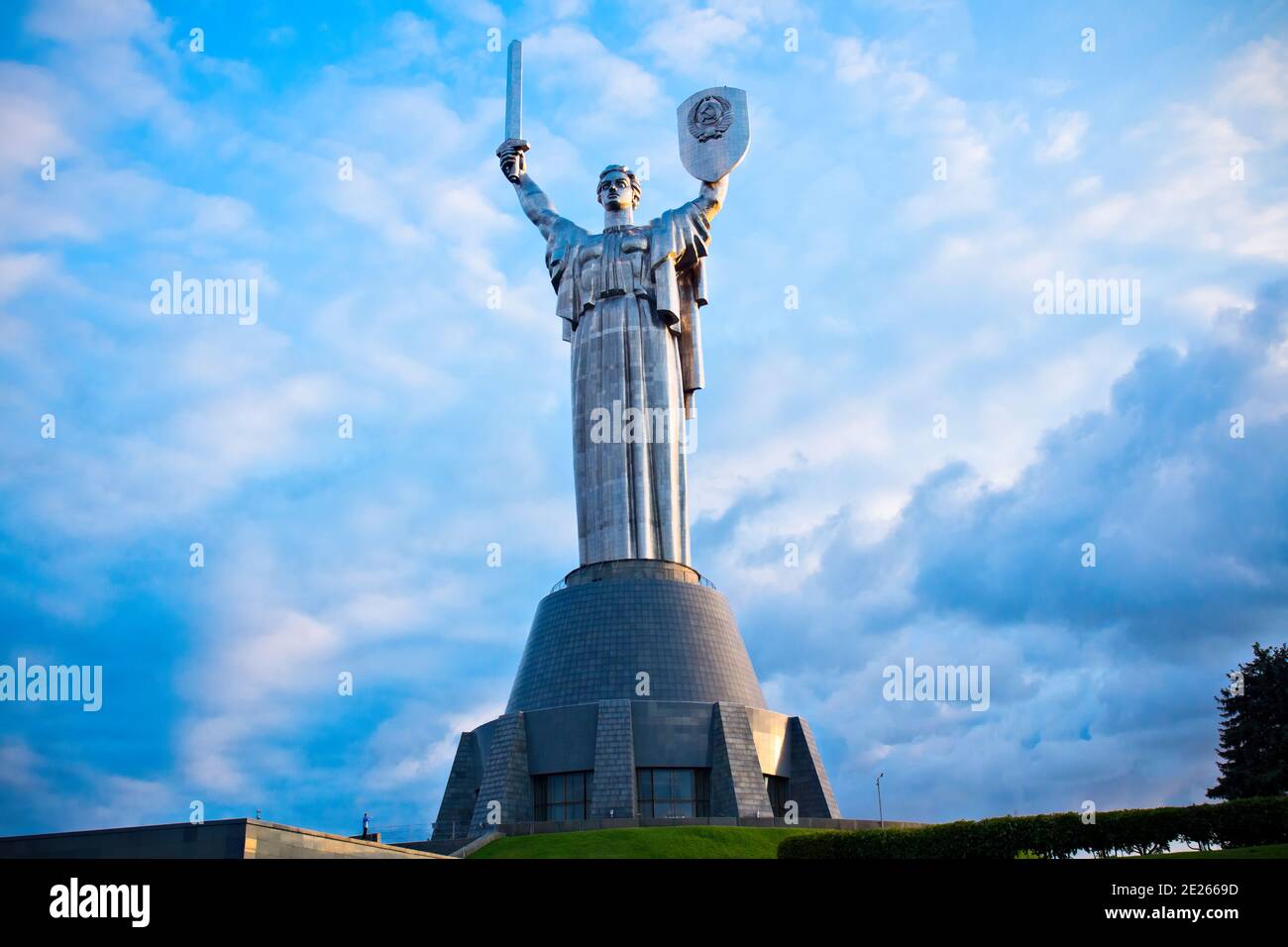 Mother of the Motherland monument in Kiev, Ukraine Stock Photo - Alamy