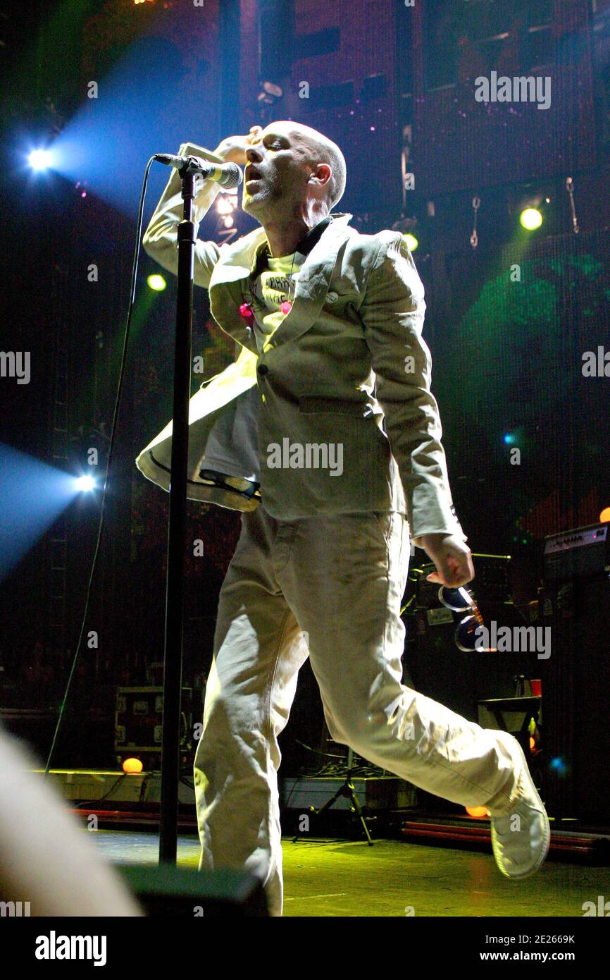 Rem in concert london hi-res stock photography and images - Alamy