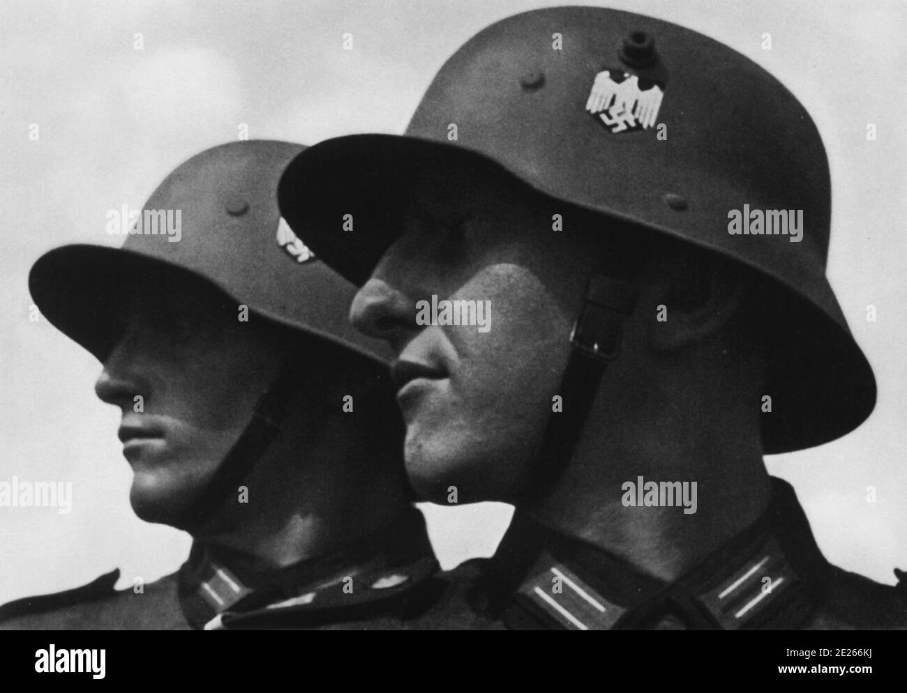 Hitler soldiers german nazi Black and White Stock Photos & Images - Alamy