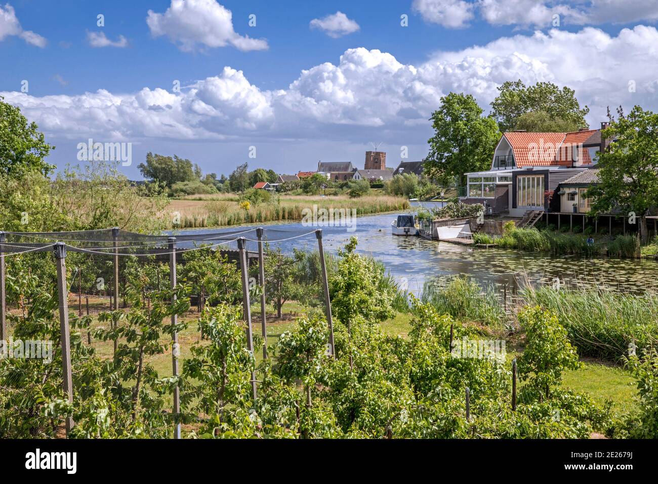 West leaning hi-res stock photography and images - Alamy