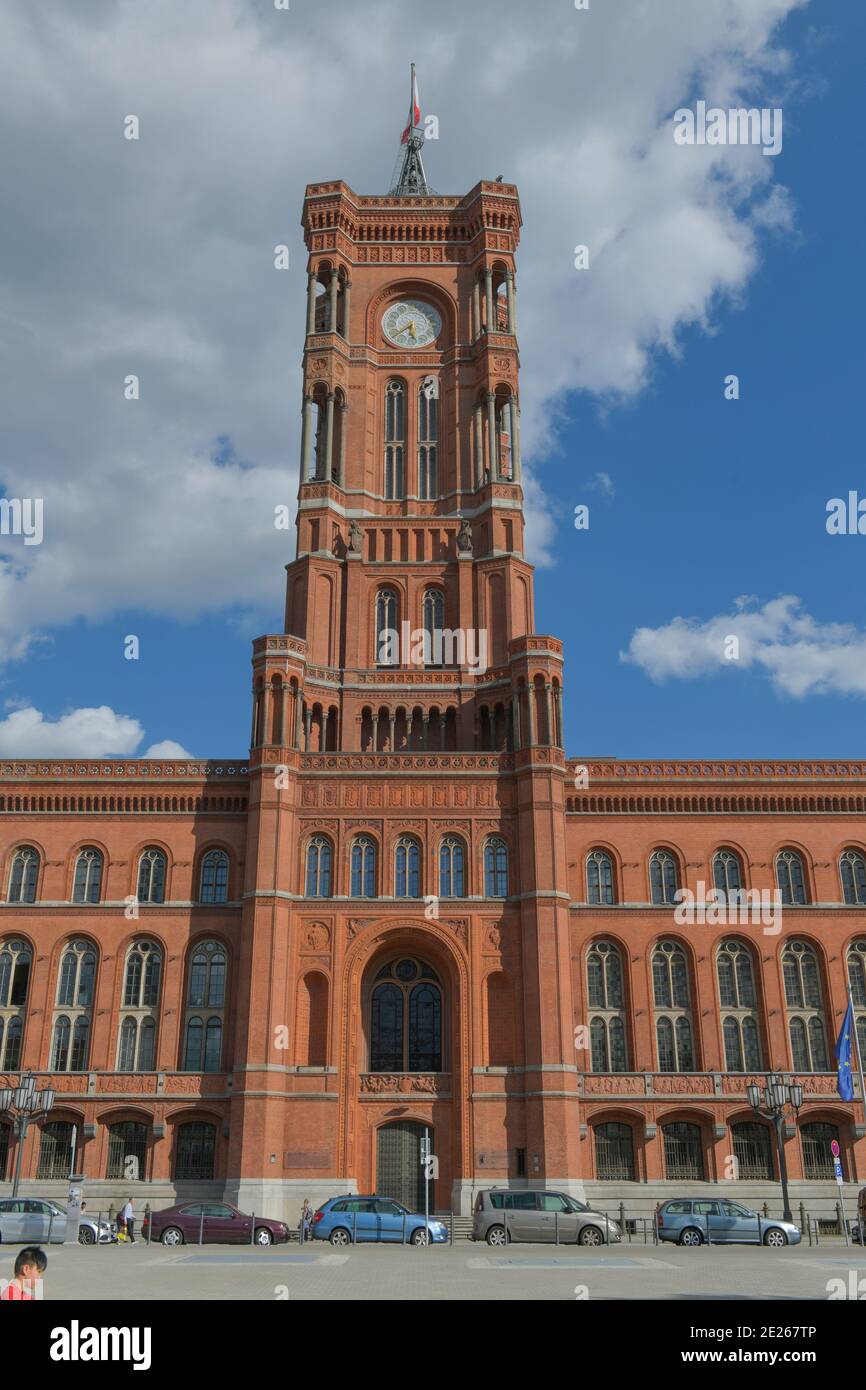 Rote rathaus turm hi-res stock photography and images - Alamy