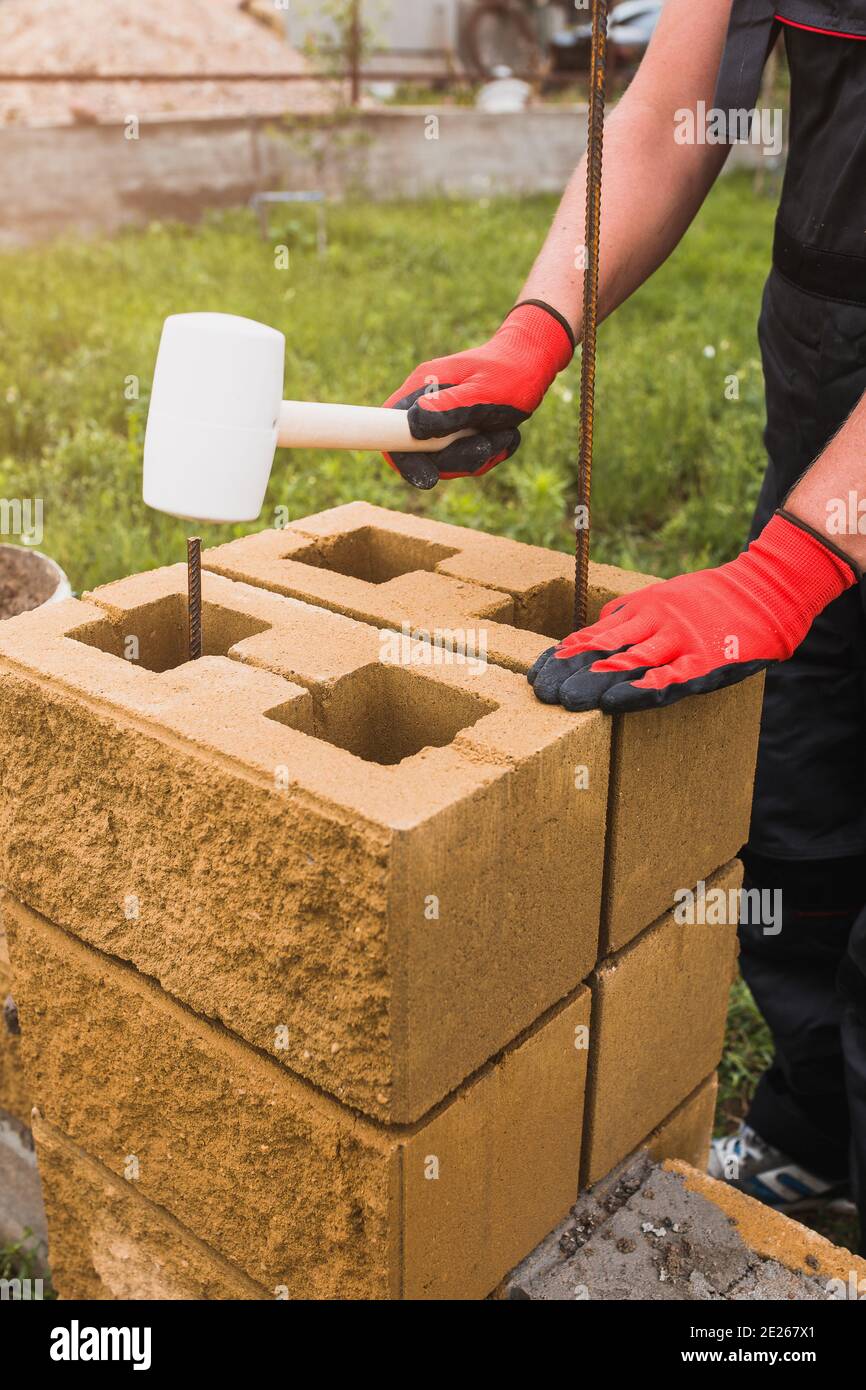 Mortar laying on site hi-res stock photography and images - Alamy