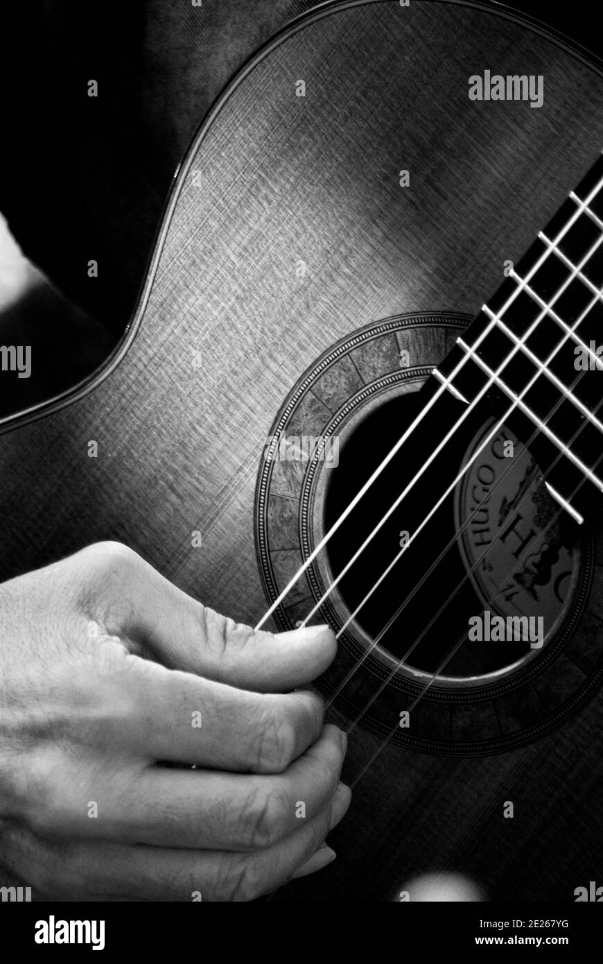 Playing stringed instruments hi-res stock photography and images - Alamy