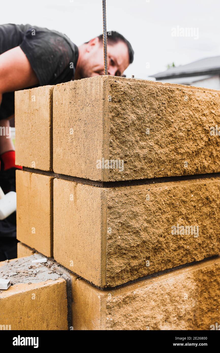 Construction of a stone pillar from concrete blocks - supporting ...