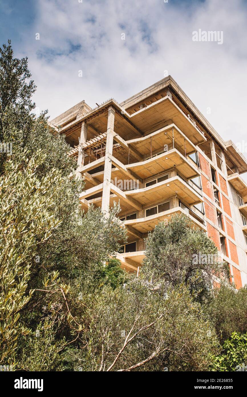 Building of a multi-storey hotel for the holiday season - a large hotel ...