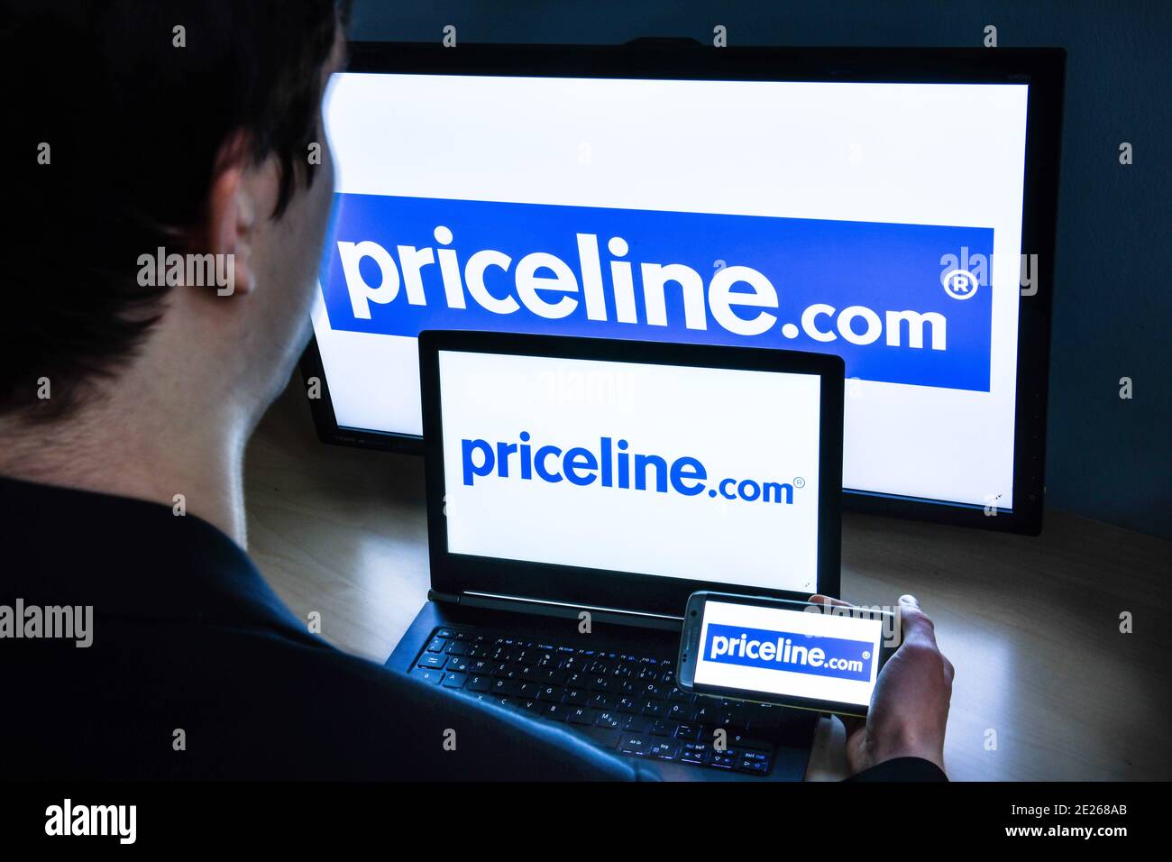 Priceline logo hi-res stock photography and images - Alamy