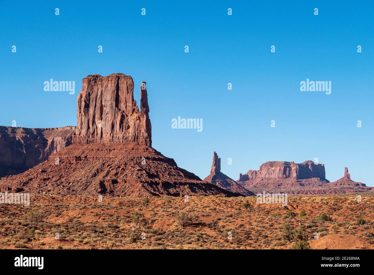 Iconic view of The West Mitten Butte rock formation in Monument Valley ...