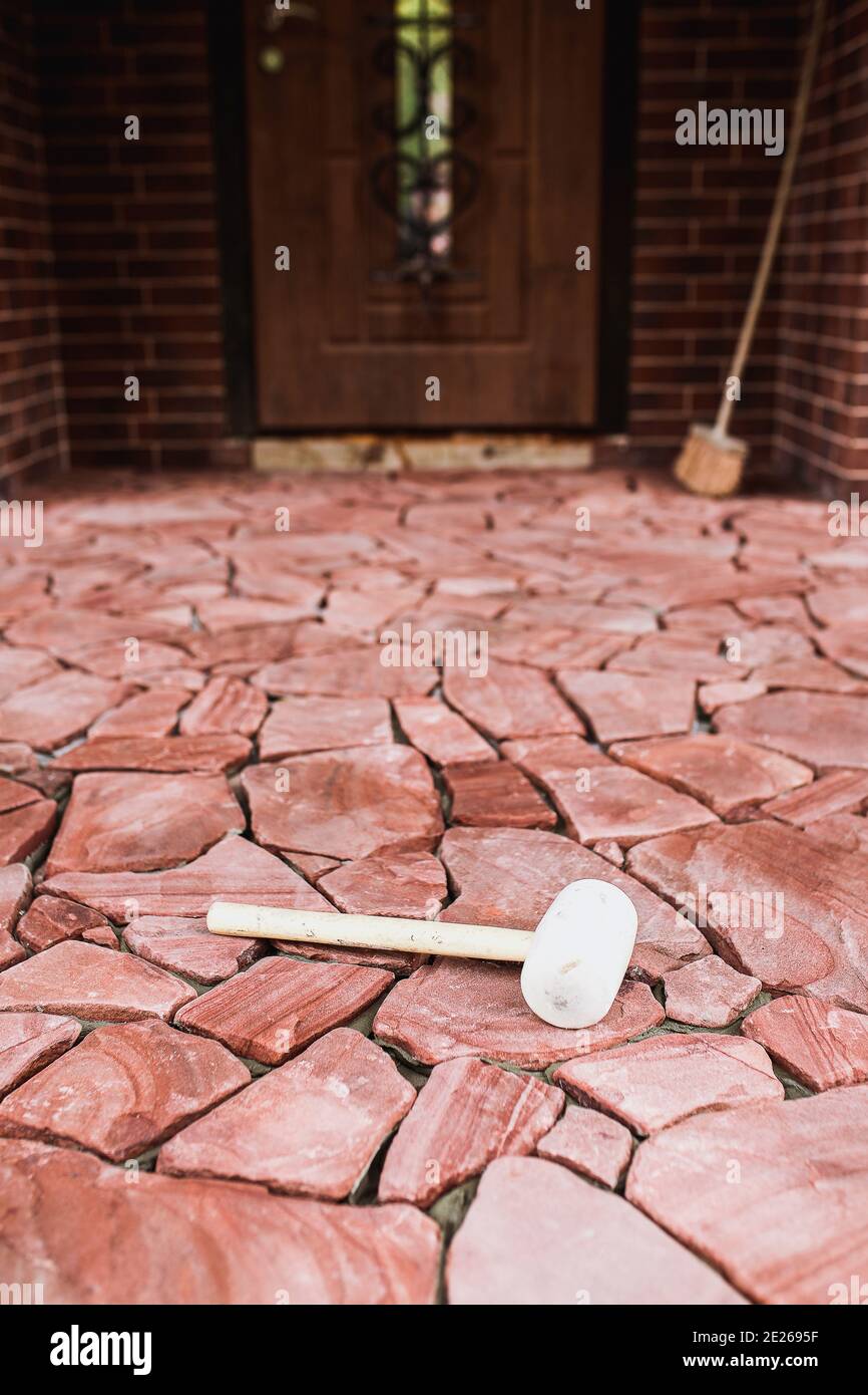 Finishing of concrete steps with stone tiles - high-quality tiling work ...