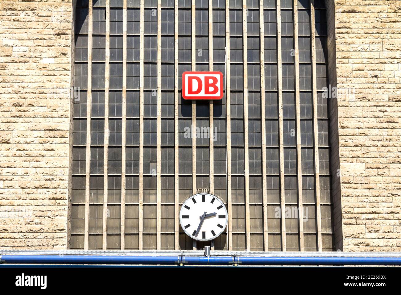 STUTTGART, GERMANY: Stuttgart main railway station ( Deutsche Bahn ) DB ...