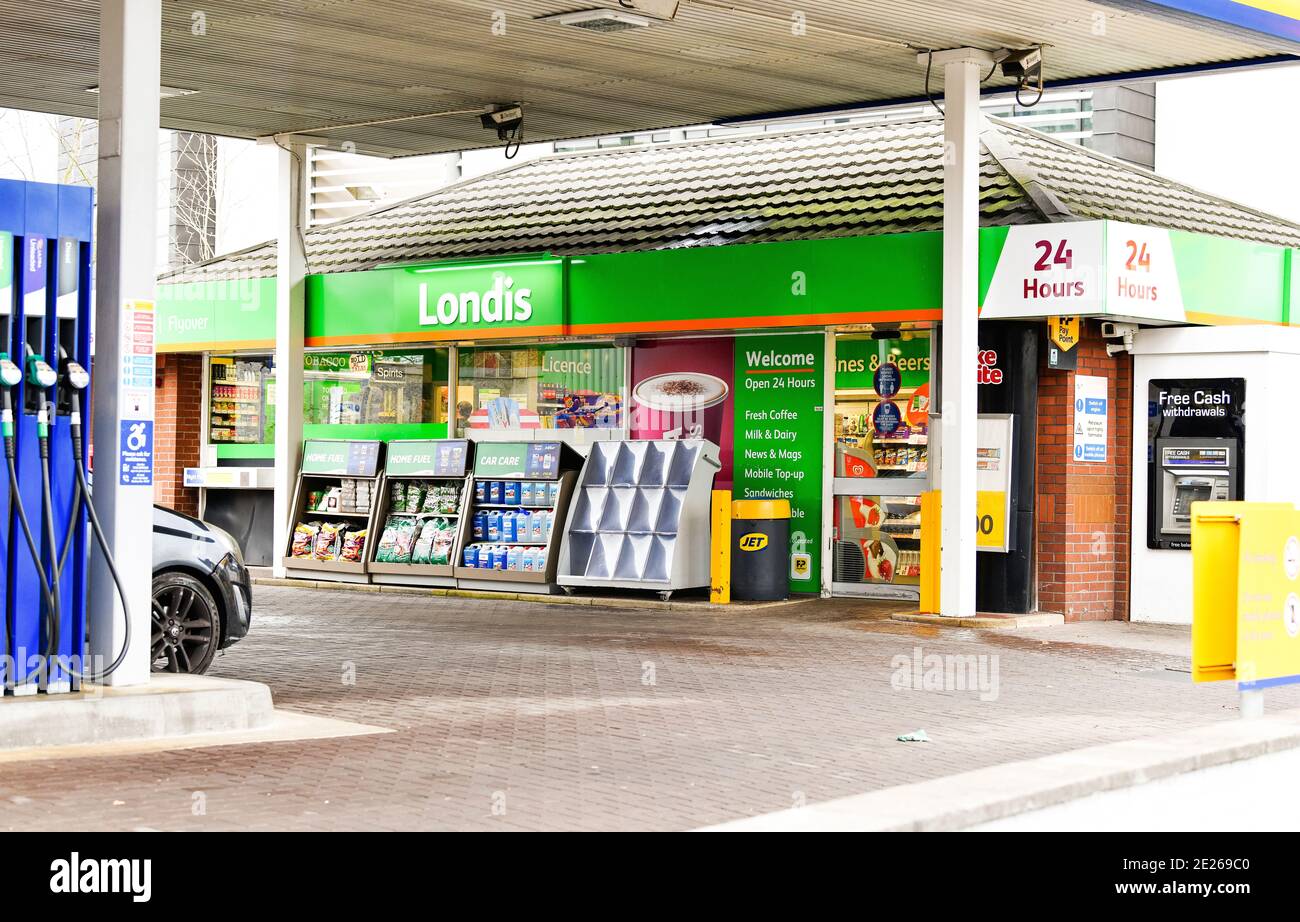 Uk petrol station forecourt hi-res stock photography and images - Alamy