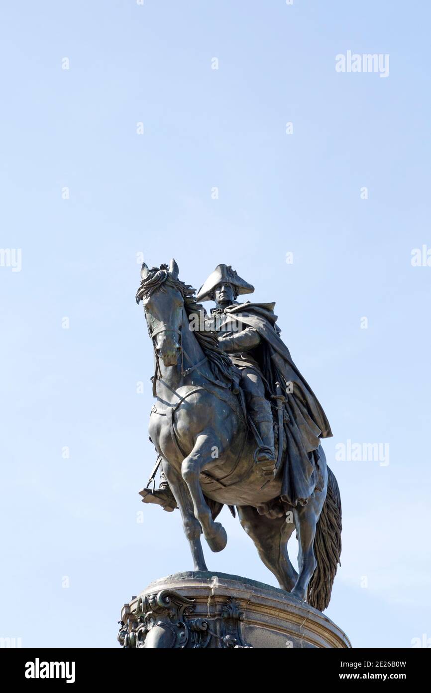 Statue of George Washington on the Washington Monument fountain in ...