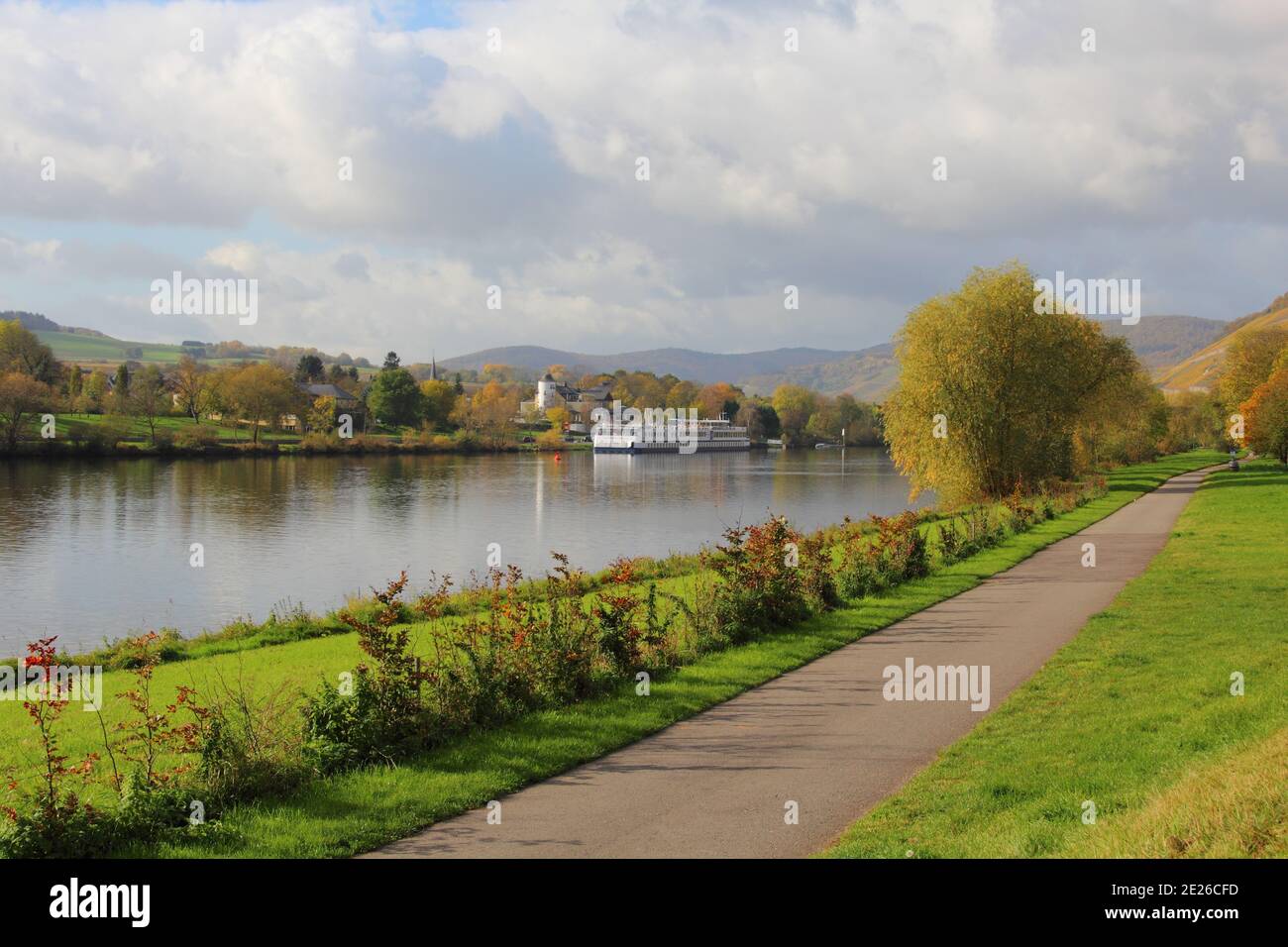 Beside pathway hi-res stock photography and images - Alamy