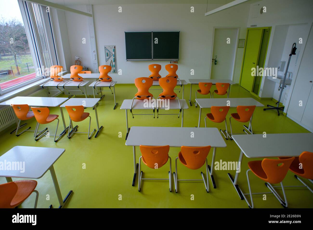 Ninth grade classroom hi-res stock photography and images - Alamy
