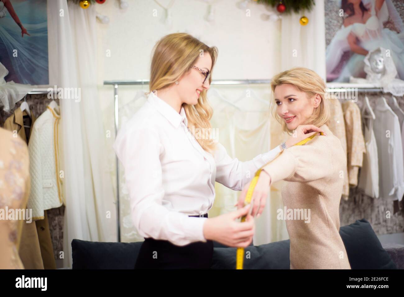 Tailor measuring jacket length hi-res stock photography and images - Alamy