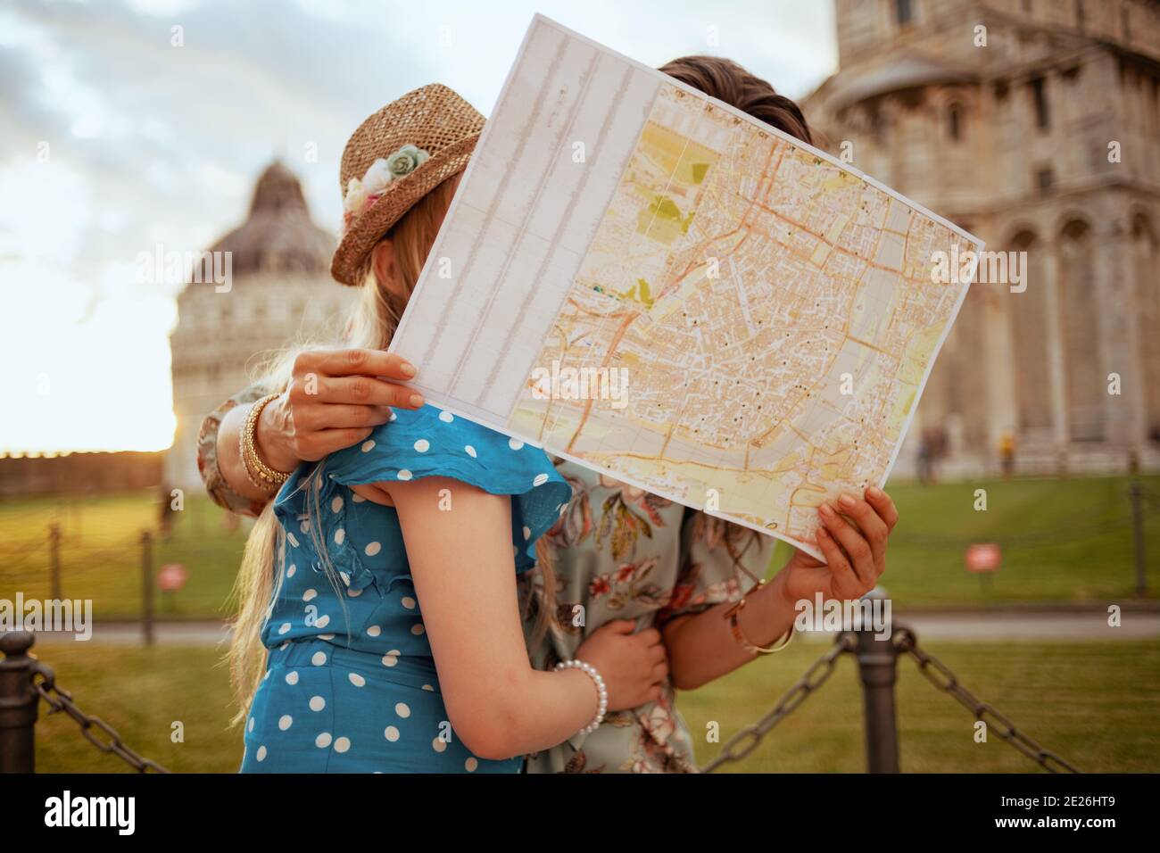 Child tourist map hi-res stock photography and images - Alamy