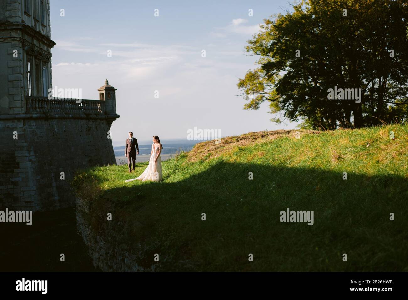 Wedding day bride and groom old hi-res stock photography and images - Alamy