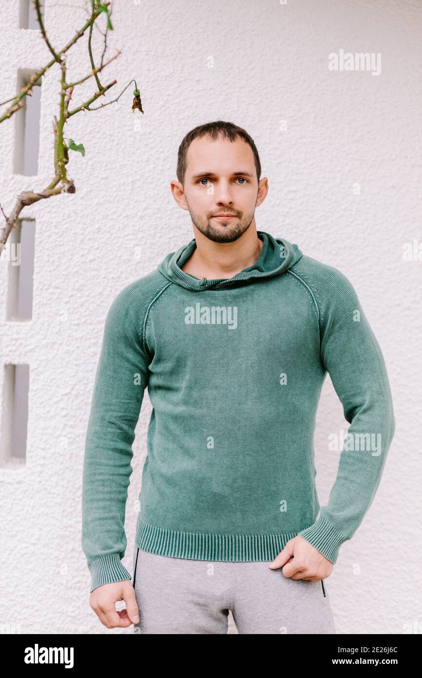 man wearing sweatshirt mockup Stock Photo - Alamy