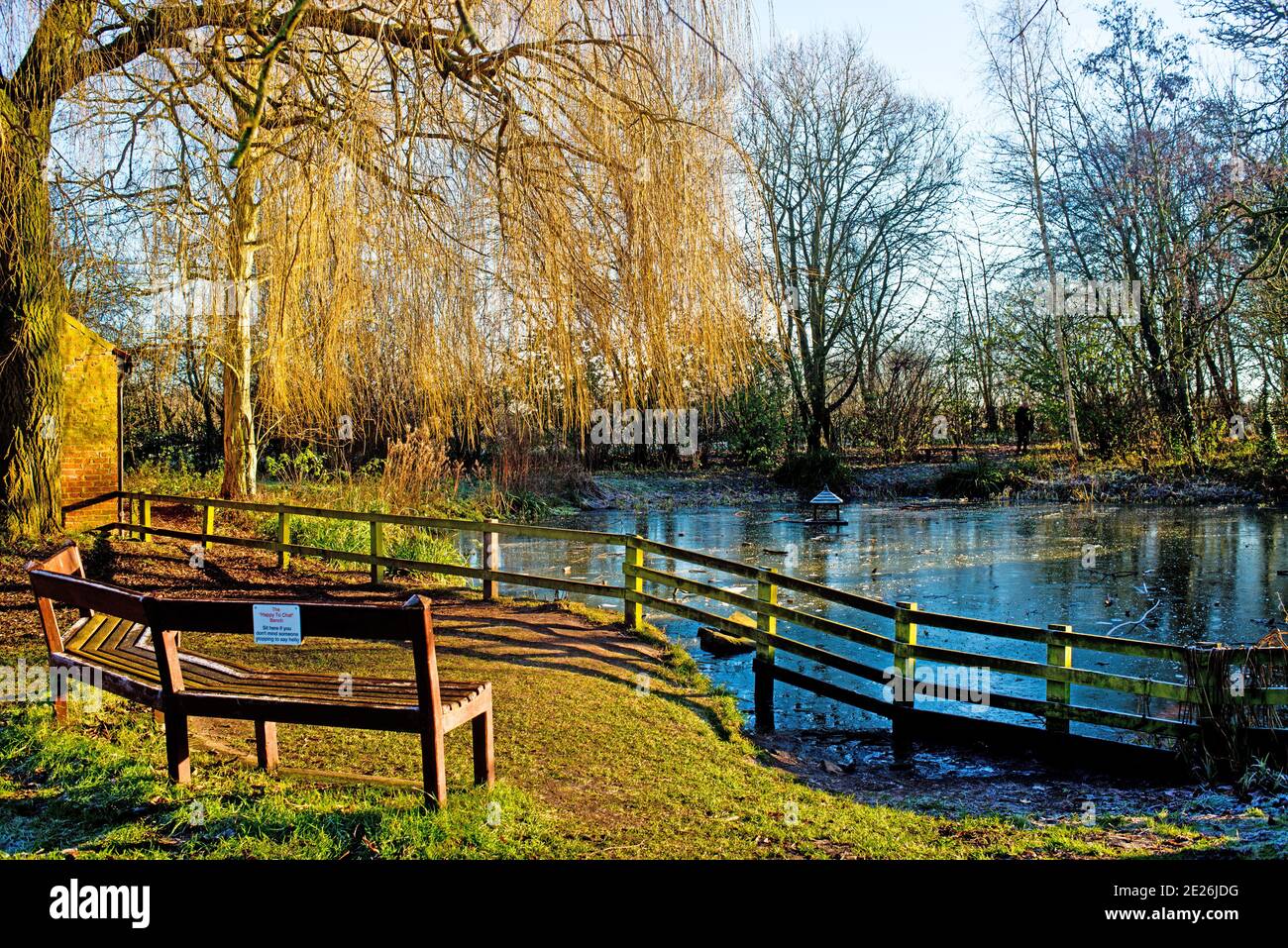 Happy to chat bench hi-res stock photography and images - Alamy