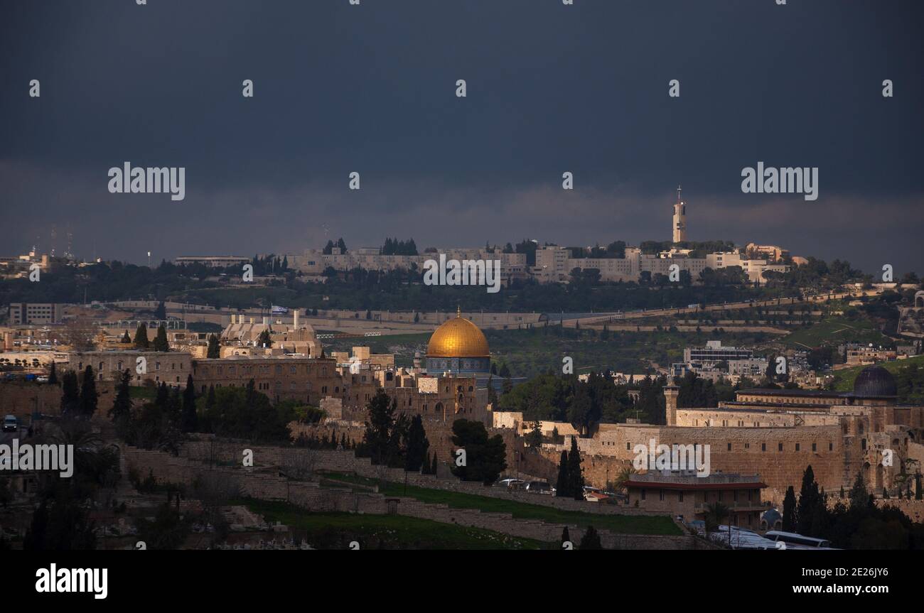 Hebrew university in background hi-res stock photography and images - Alamy